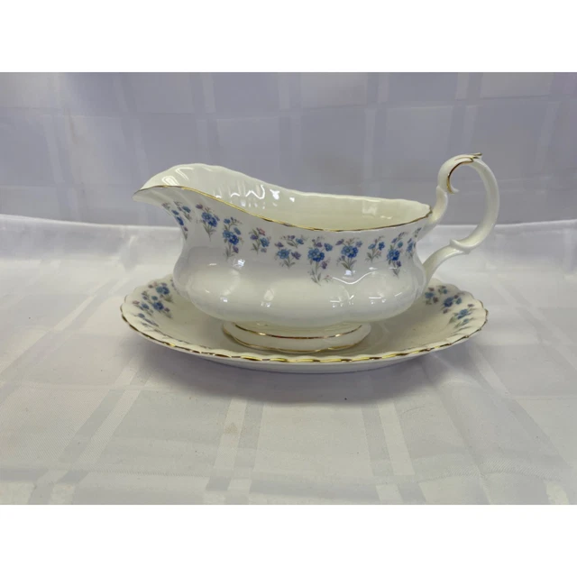 ROYAL ALBERT MEMORY Lane Fine Bone China England Gravy Boat and ...