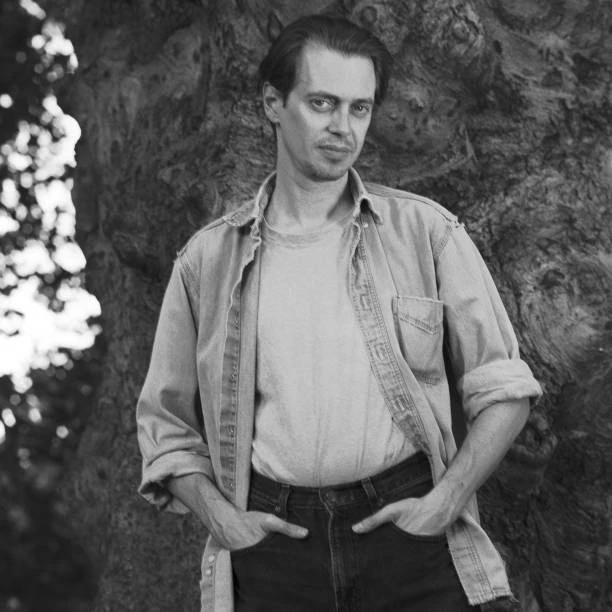 STEVE BUSCEMI POSES at his home for a 1995 portrait in Brooklyn, N ...