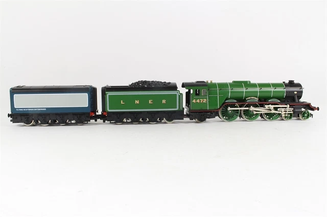 HORNBY R089 COACHES & R098 Class A1/A3 4-6-2 'Flying Scotsman' 4472 ...