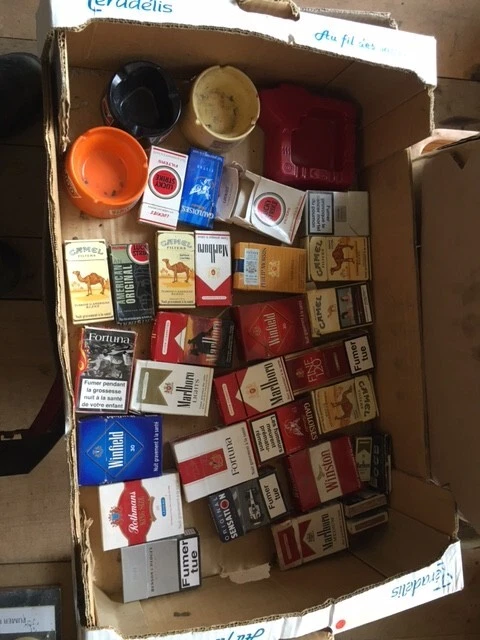 COLLECTION DE PAQUETS de cigarettes vides et objets publicitaires EUR ...