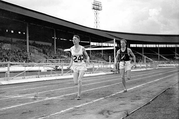 ATHLETICS MEN'S 800YDS Final John Parlett wins from New Zealand's - Old ...