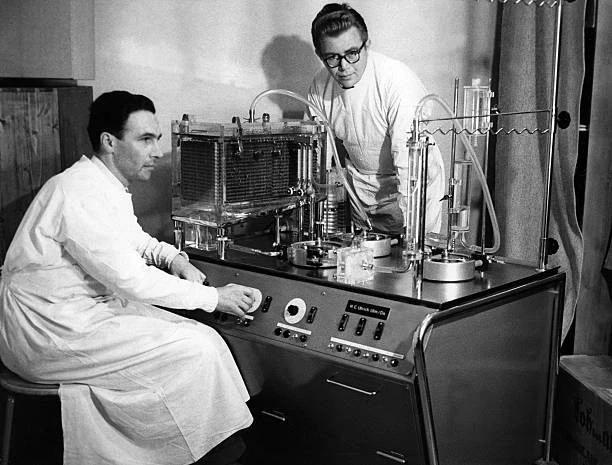 THE FIRST GERMAN heart lung machine in the hospital in Ulm 1958 Old ...