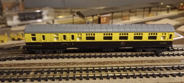 MINITRIX N302 MK1 Brake Composite Coach GWR Chocolate and Cream £14.00 ...