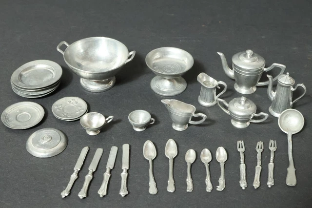 ALTES ZINN PUPPENGESCHIRR Puppen Zinngeschirr Puppenküche Töpfe ...