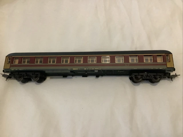 LIMA OO GAUGE FS (Italian Rail) 1st Class Maroon and Grey Coach ...