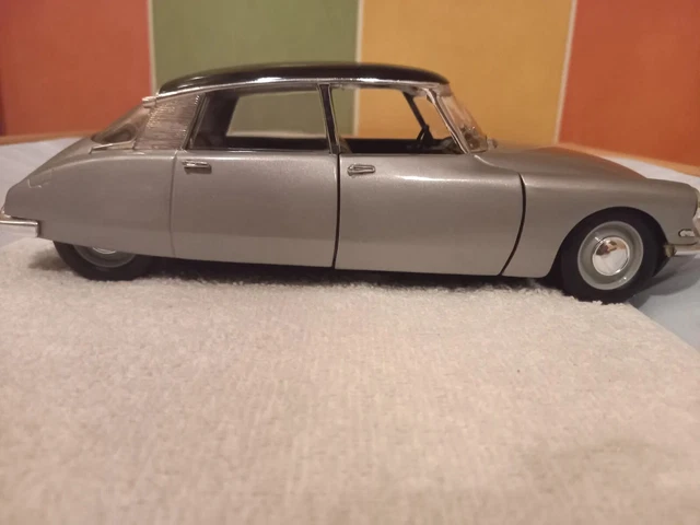 CITROËN DS 19 bicolore Gris-Noir 1963 - SOLIDO 1/18- Collection ...