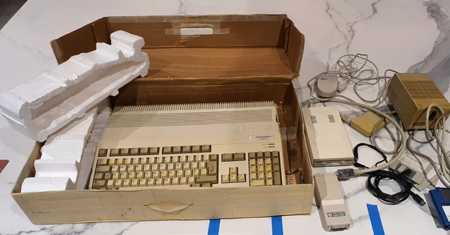 RARE COMMODORE AMIGA 500+ Plus Computer + A520 RF MOD Unit + Extra ...