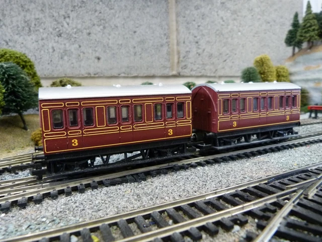 HORNBY LMS MAROON 4 wheel coaches x 2 for OO gauge model train set £8. ...
