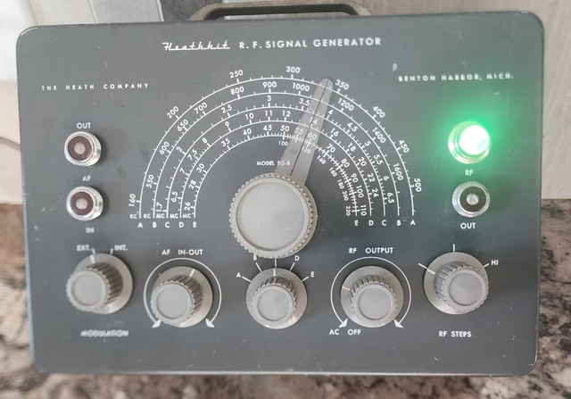 VINTAGE HEATHKIT RF Signal Generator Model SG-8 Tested Powers On $49.00 ...