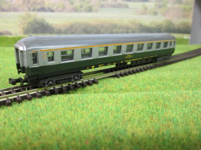 LIMA SNCF 1ST CLASS COACH GREY/GREEN LIVERY N GAUGE BOXED (WRONG BOX) £ ...