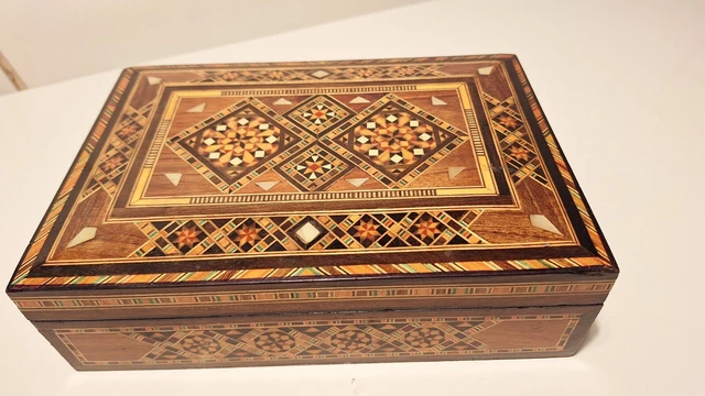 SYRIAN BOX IN MARQUETRY and inlays of mother-of-pearl as is £73.28 ...