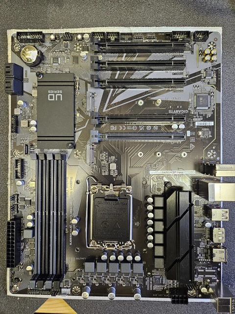 GIGABYTE B660 DS3H DDR4 LGA 1700 12-14th Gen Intel ATX M/board Windows In Bios £77.00 - PicClick UK