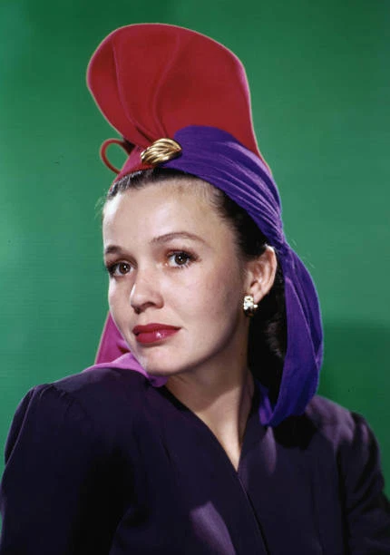 PORTRAIT OF ACTRESS Mary Anderson wearing a hat decorated with beads ...