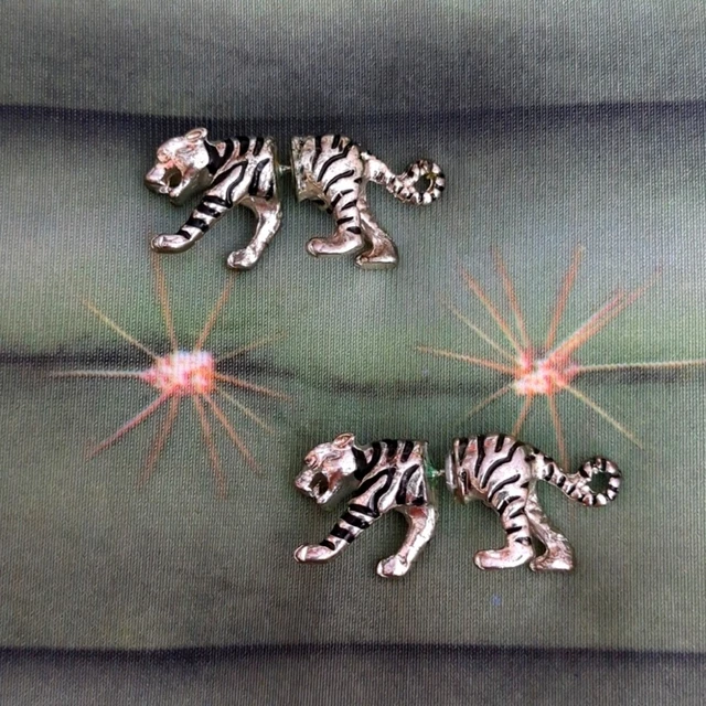 KATY PERRY PRISM ROAR 🐯 tiger 3D stud earrings $17.10 - PicClick CA