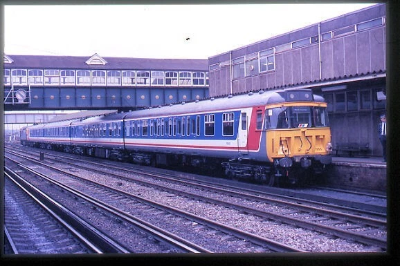 ORIGINAL 35MM SLIDE: BR SR EMU/DMU(?) at eastleigh station £6.16 ...
