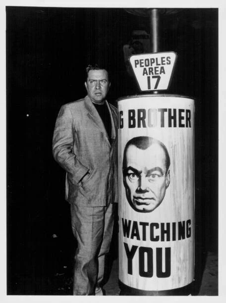 ACTOR EDMOND O'BRIEN on location filming the movie '1984' in St- 1955 ...