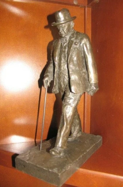 PRIME CONDITION WINSTON CHURCHILL STATUE by PETER HICKS £299.00 ...