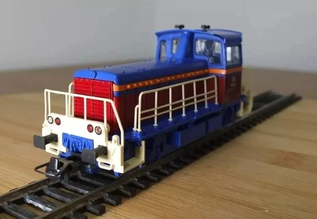 ROCO 48012 HO gauge (SNCF) DB Y8000 diesel loco in red/blue Werkslok ...