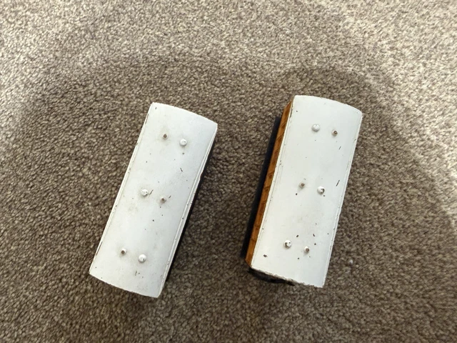 HORNBY THOMAS & Friends Annie and Clarabel Coaches R110/R112 OO Gauge £ ...