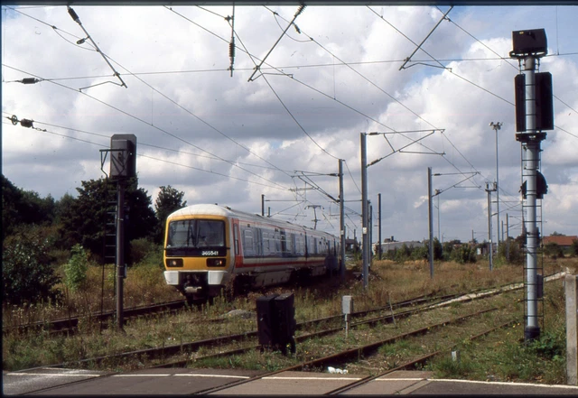 ORIGINAL RAILWAY COLOUR Slide of Class 365 541 at (2) £3.50 - PicClick UK