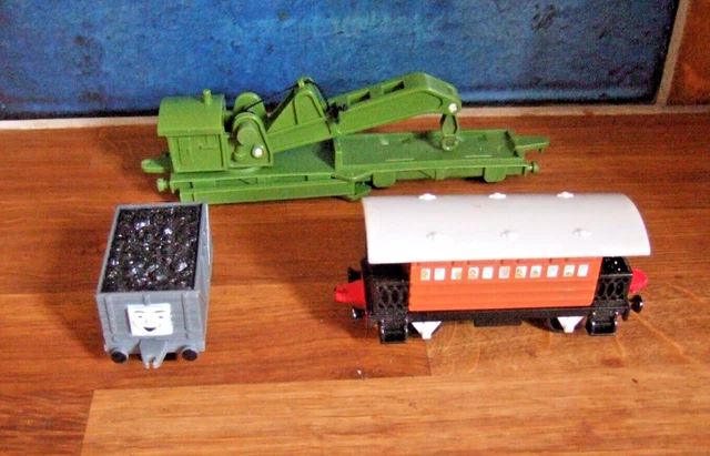THOMAS THE TANK Engine bundle - Breakdown Crane + Two Other Characters ...