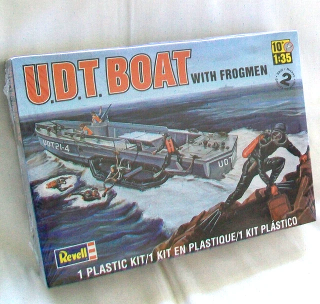 REVELL 85-0313 U.D.T. BOAT + FROGMEN & SAILORS 1:35 Scale Plastic Model ...