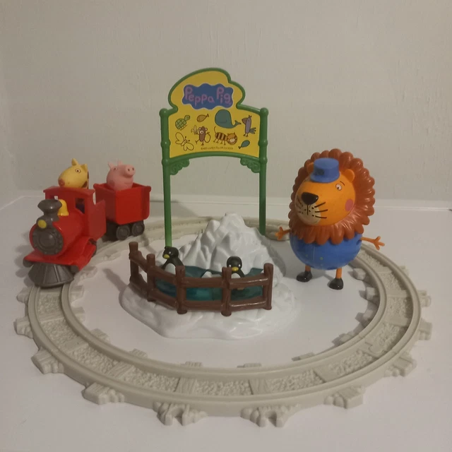 PEPPA PIG ZOO Play Set With Train And Track With Figures And Penguins £ ...