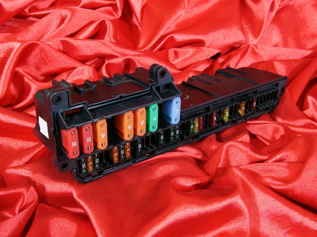 BMW E60 E61 5's FRONT POWER DISTRIBUTION BOX RELAY ELECTRICAL FUSE ...
