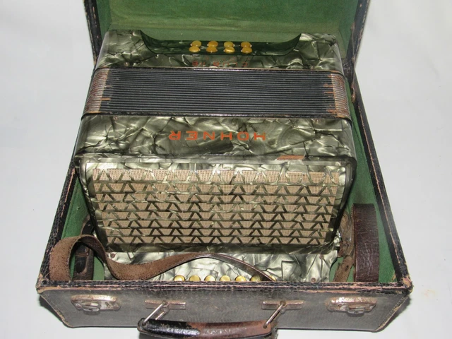 09J9 ALT INSTRUMENT Von Musik Akkordeon Hohner Club II B Victoria Guter ...