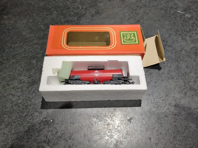 BTTB TT GAUGE Scale 1:120 Gasolin Red Bogie Tank Wagon Boxed 15414 £19. ...