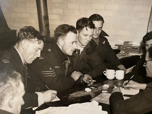 ORIGINAL WW2 101 sqn ludford magna raf/ raaf crew operation debrief ...