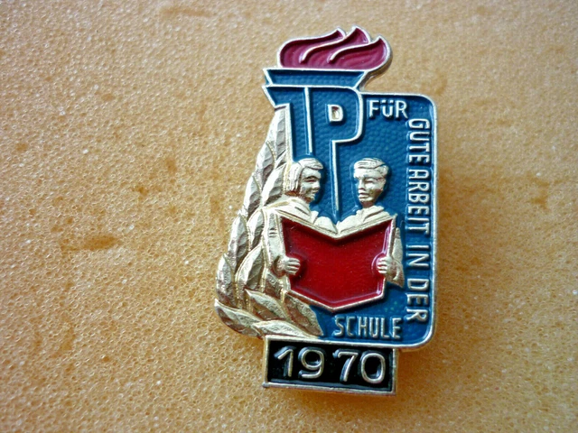 DDR ABZEICHEN. FÜR gute Arbeit in der Schule ,JP Junge Pioniere 1970 ...
