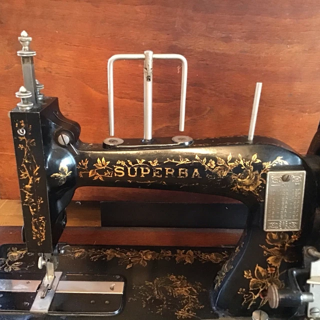 STUNNING ANTIQUE SUPERBA Hand Cranked Sewing Machine Full Working Order ...