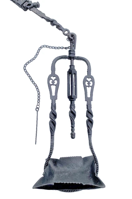 CHALEIL EN FER Forgé Et Sa Lampe À Huile Haute Époque EUR 2.450,00 ...
