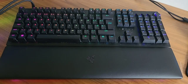 RAZER HUNTSMAN V2 Analogue With LED Wrist Rest. £65.00 - PicClick UK