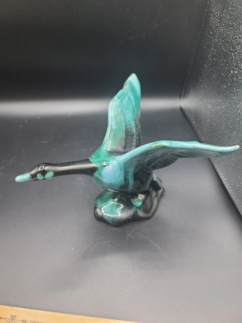 VINTAGE BLUE MOUNTAIN Pottery Blue Flying Goose Figurine Teal & Black £ ...