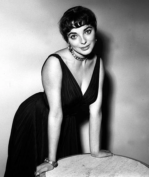 PORTRAIT OF BRITISH actress Joan Collins 1950s Old Photo 1 $9.00 ...