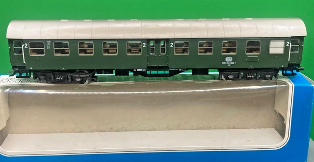 MARKLIN HO 4132 3-RAIL PASSENGER CAR 2nd CLASS OF THE DB GREEN LIVERY ...
