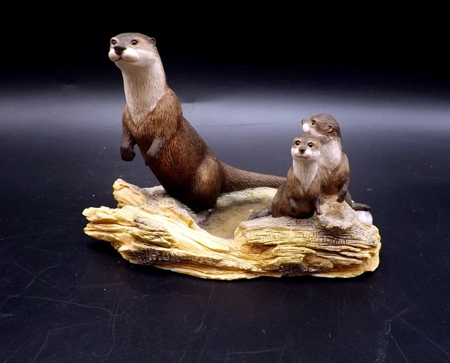 BORDER FINE ARTS BFA The Chiltern Collection WWF Families RW2 Otter £10 ...