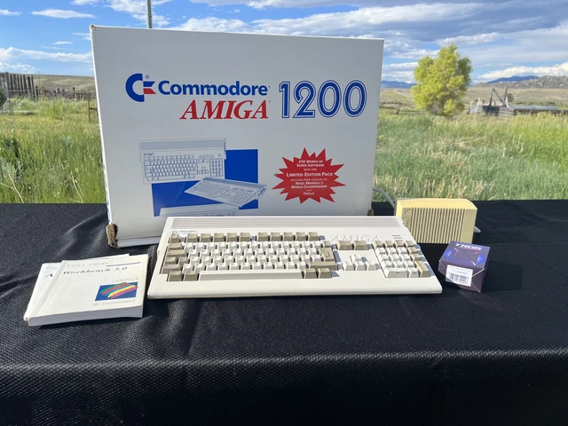 COMMODORE AMIGA A1200 en caja - totalmente funcional y en muy buen estado ¡más extras! EUR 270 ...