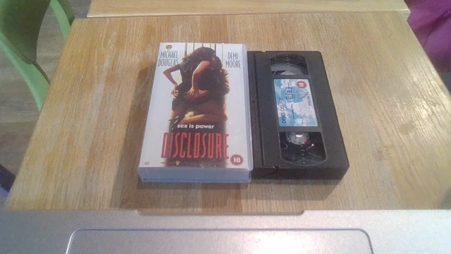 DISCLOSURE UK PAL VHS VIDEO 1996 Michael Douglas Demi Moore Michael ...
