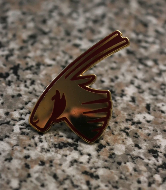 QATAR AIRWAYS CABIN Crew Insignia Hat Badge - Wing, Middle East, Arab ...