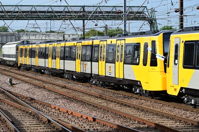 CLASS 555 NO 555021 in tyne and wear at doncaster £1.00 - PicClick UK