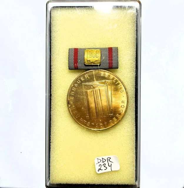 MEDAILLE ERBAUER BERLINS Hauptstadt Der DDR. GOLD 40 MM (DDR 234) EUR ...