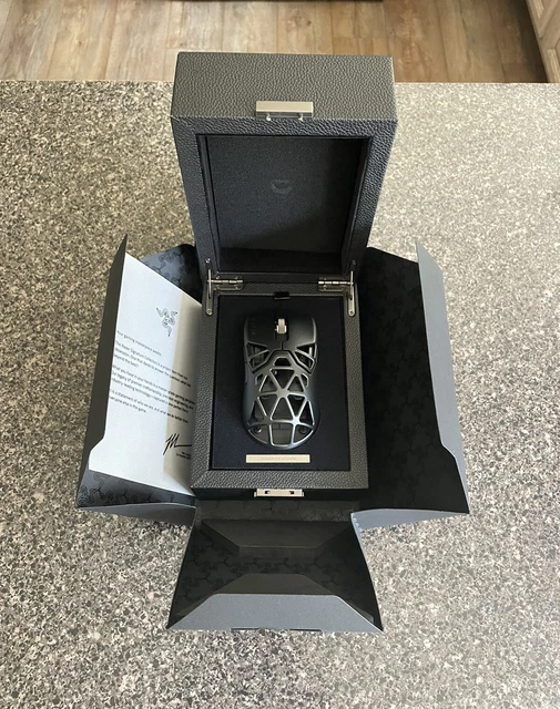 RAZER VIPER MINI Signature Edition Wireless Gaming Mouse IN HAND EUR ...