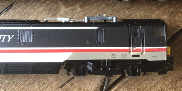 HORNBY INTERCITY SWALLOW Livery 225 Class 91 Loco (untested) & 2 MK.4 ...