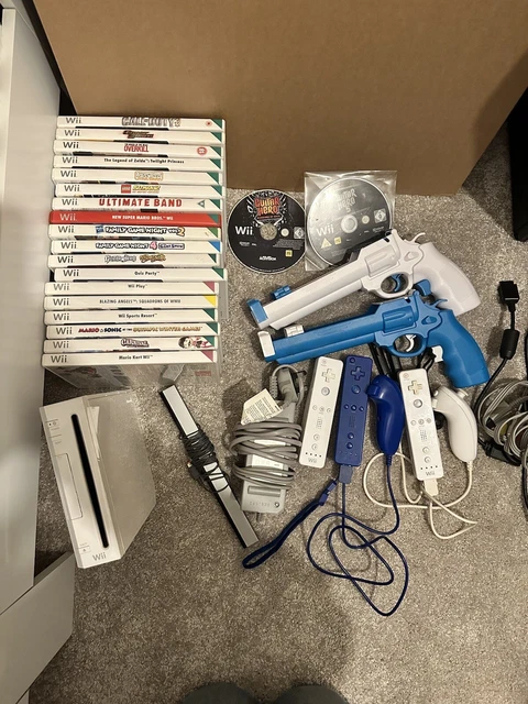 NINTENDO WII WHITE Console With 20 Games 3 Controllers And 2 Guns ...