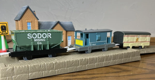 THOMAS FRIENDS TRACKMASTER Trucks Track Set Mixed Freight Cars Sodor ...