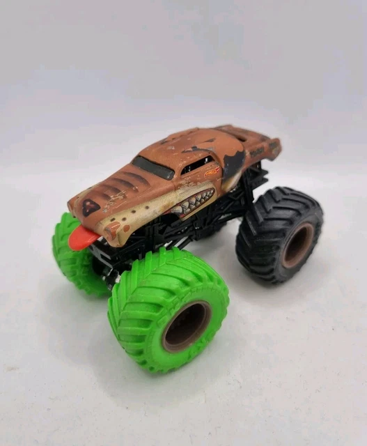 MONSTER JAM MONSTER Mutt Monster Truck Junkyard Dog Version Rare Scale ...