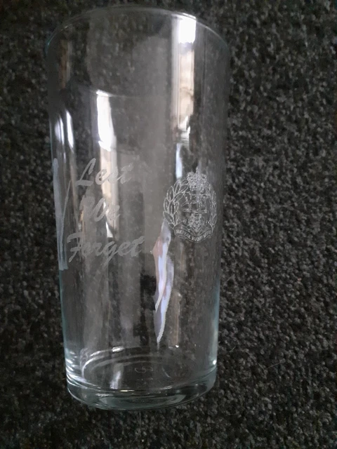 ENGRAVED LEST WE Forget Soldier & Royal Hampshire Regiment Crest Pint ...